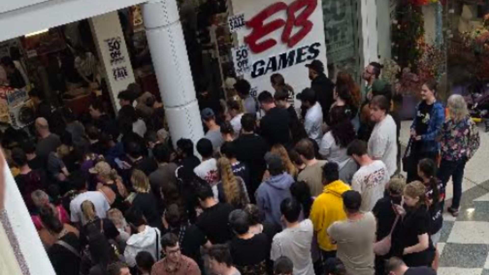 Huge Queues Across NZ as EB Games Closing Sale Begins