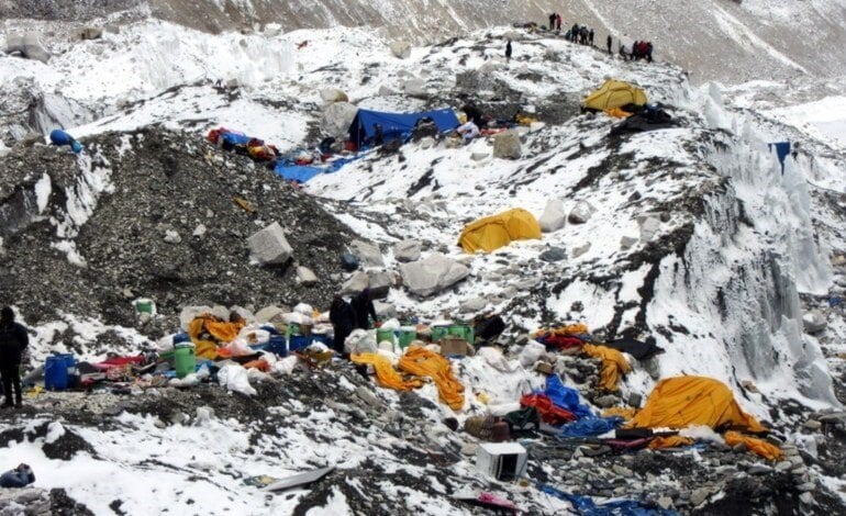 Nepal authorities clear 11 tonnes of trash from Everest